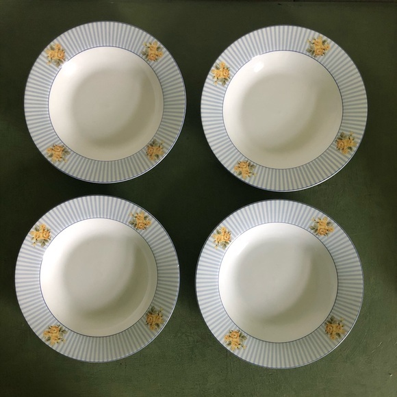 Laura Ashley | Dining | Laura Ashley Brighton Rose Rimmed Bowls Set Of ...
